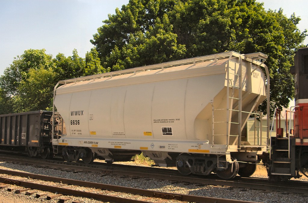 WWUX 6636 Covered Hopper
